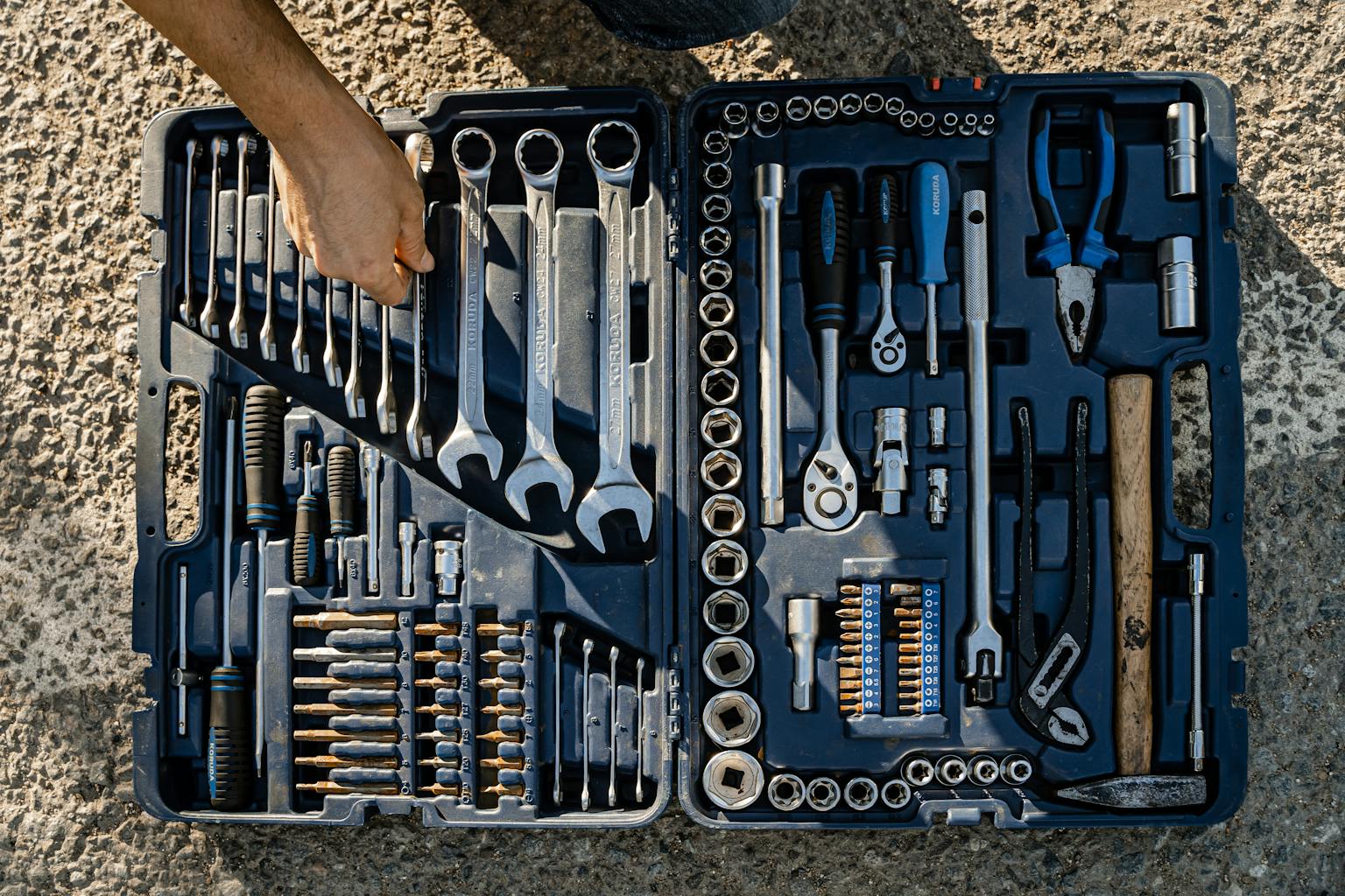 Be Your Own Handyman: My Essential Basic Hand Tools List – Rob Louis